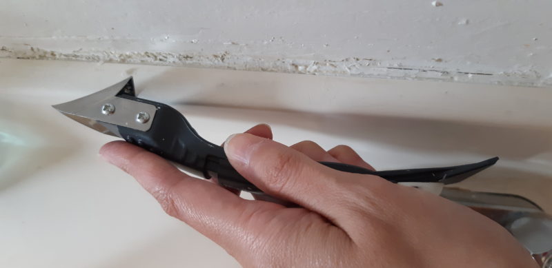 The Best Way to Remove Old Caulk in Bathroom & Kitchens